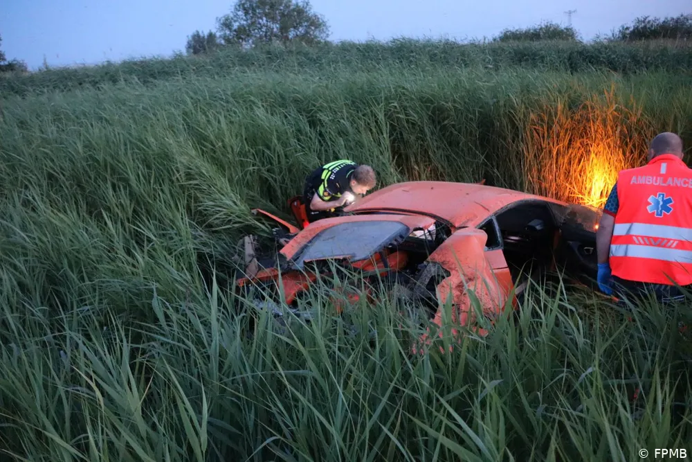 Enorme schade en gewonde bij crash met Lamborghini in Sprang-Capelle